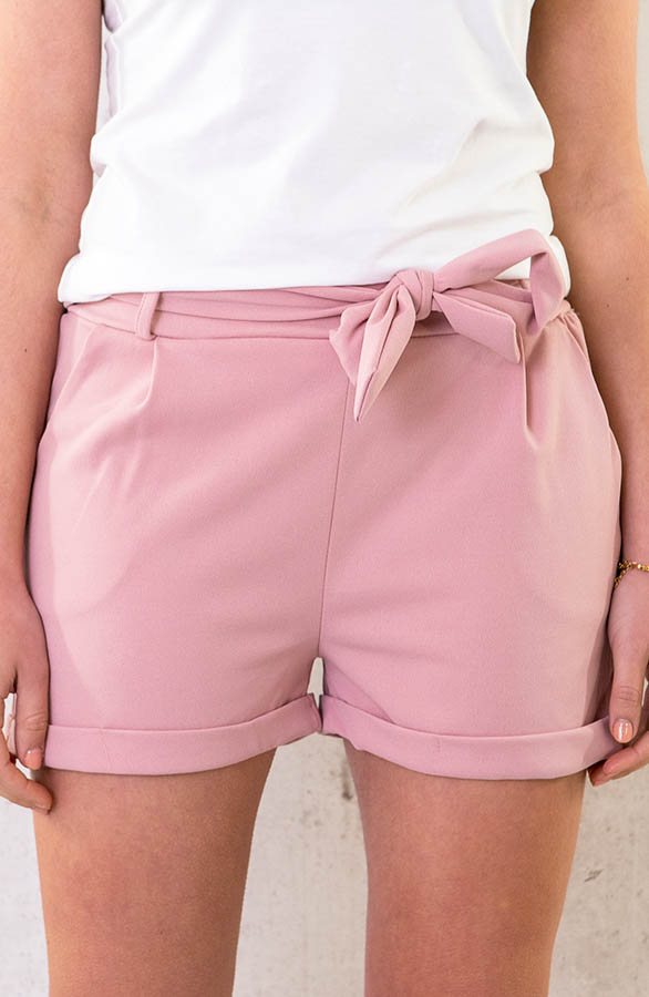 Basic Strik Shorts Lichtroze | fashionmusthaves.nl