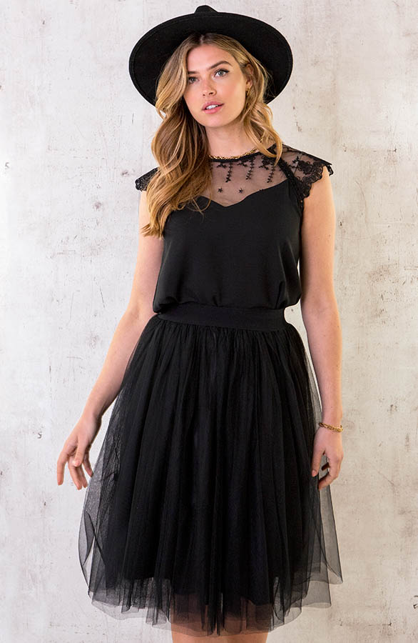 Romantic Lace Top Zwart | fashionmusthaves.nl