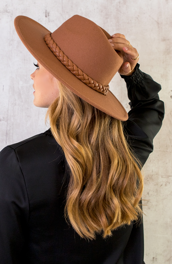 Leather Braid Hat Cognac | fashionmusthaves.nl